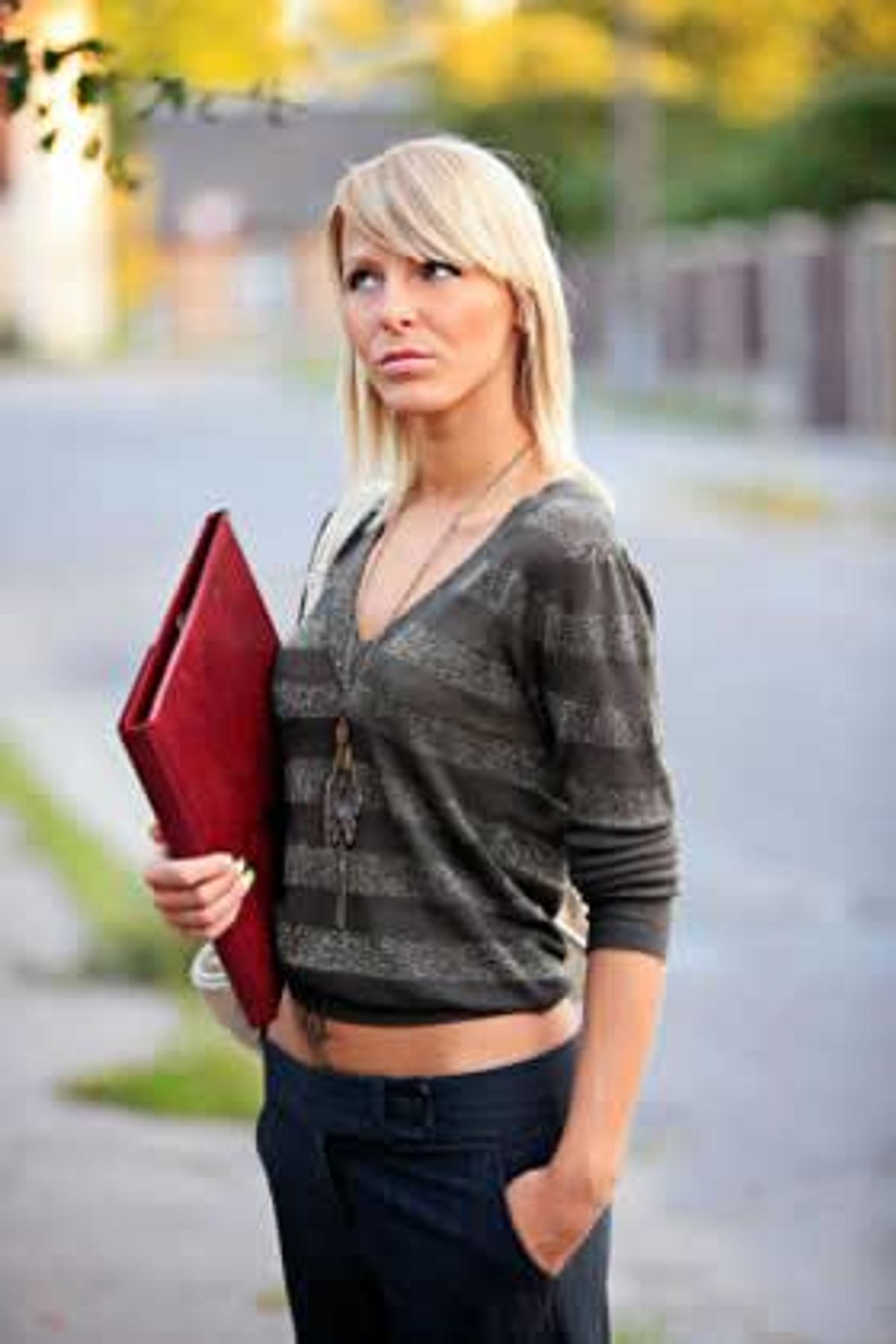 DRESS CODE DON’T: Bare the Midriff - AllBusiness.com
